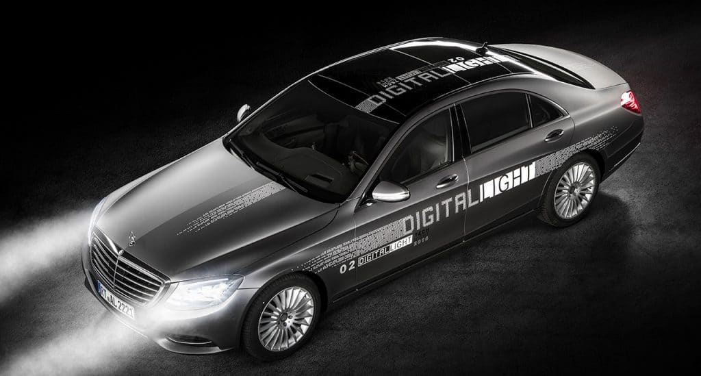 “Digital Light”: Mercedes Headlights that Project Images onto the Road ...